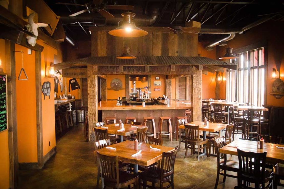Griff's BBQ & Grill: delicious food in a rustic, western-style restaurant